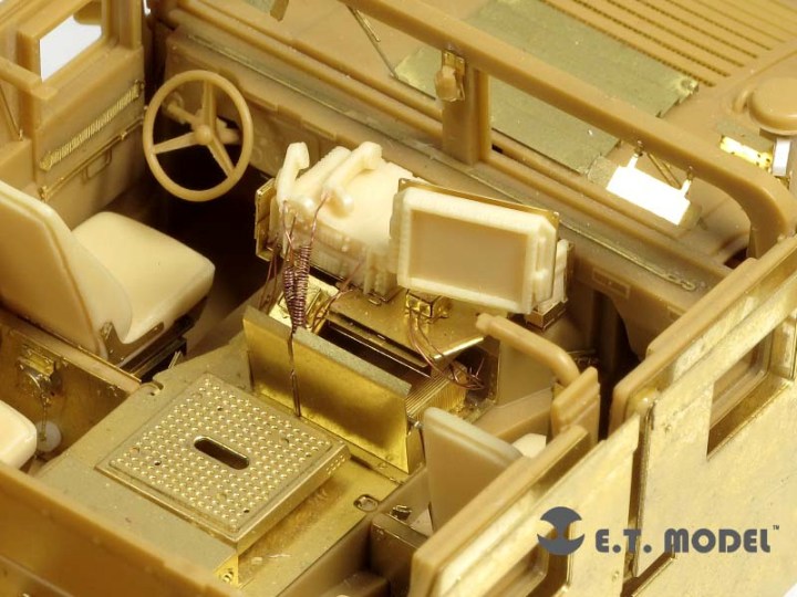 E35-078 US ARMY HUMVEE Blue Force Tracker & SINCGAR Unit-企业官网