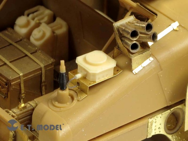 E35-078 US ARMY HUMVEE Blue Force Tracker & SINCGAR Unit-企业官网