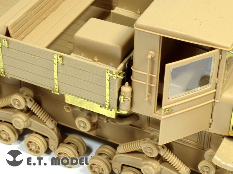 E35-049 WWII Soviet Voroshilovets Tractor-企业官网